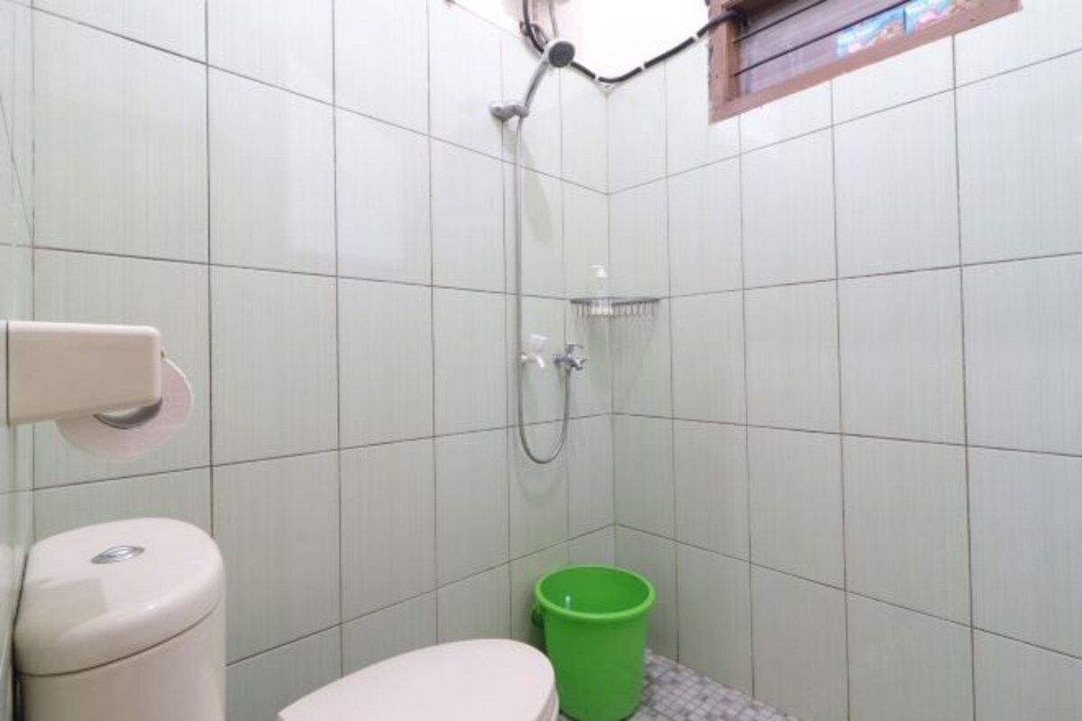 Casa de banho | Um polibã, artigos de higiene pessoal grátis, um secador de cabelo 