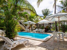 Suíte luxo, 1 cama de casal, vista para a piscina | Piscina externa