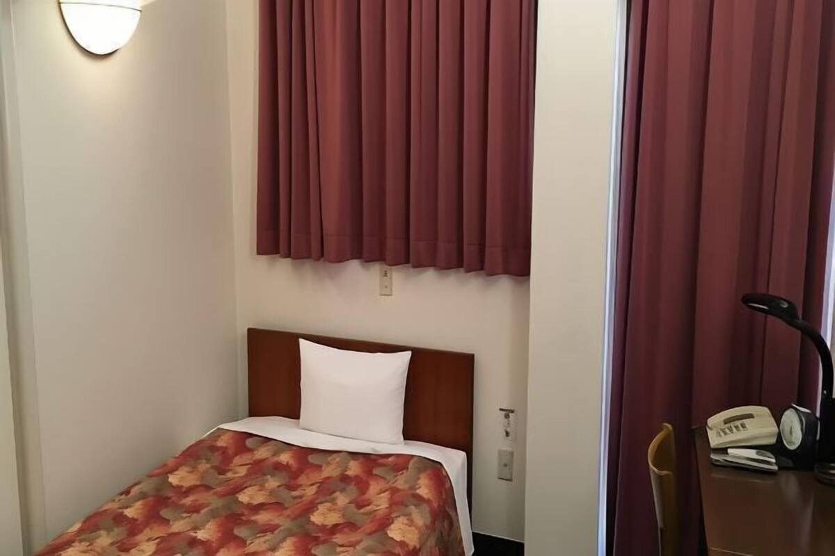 Cofre no quarto, secretária 