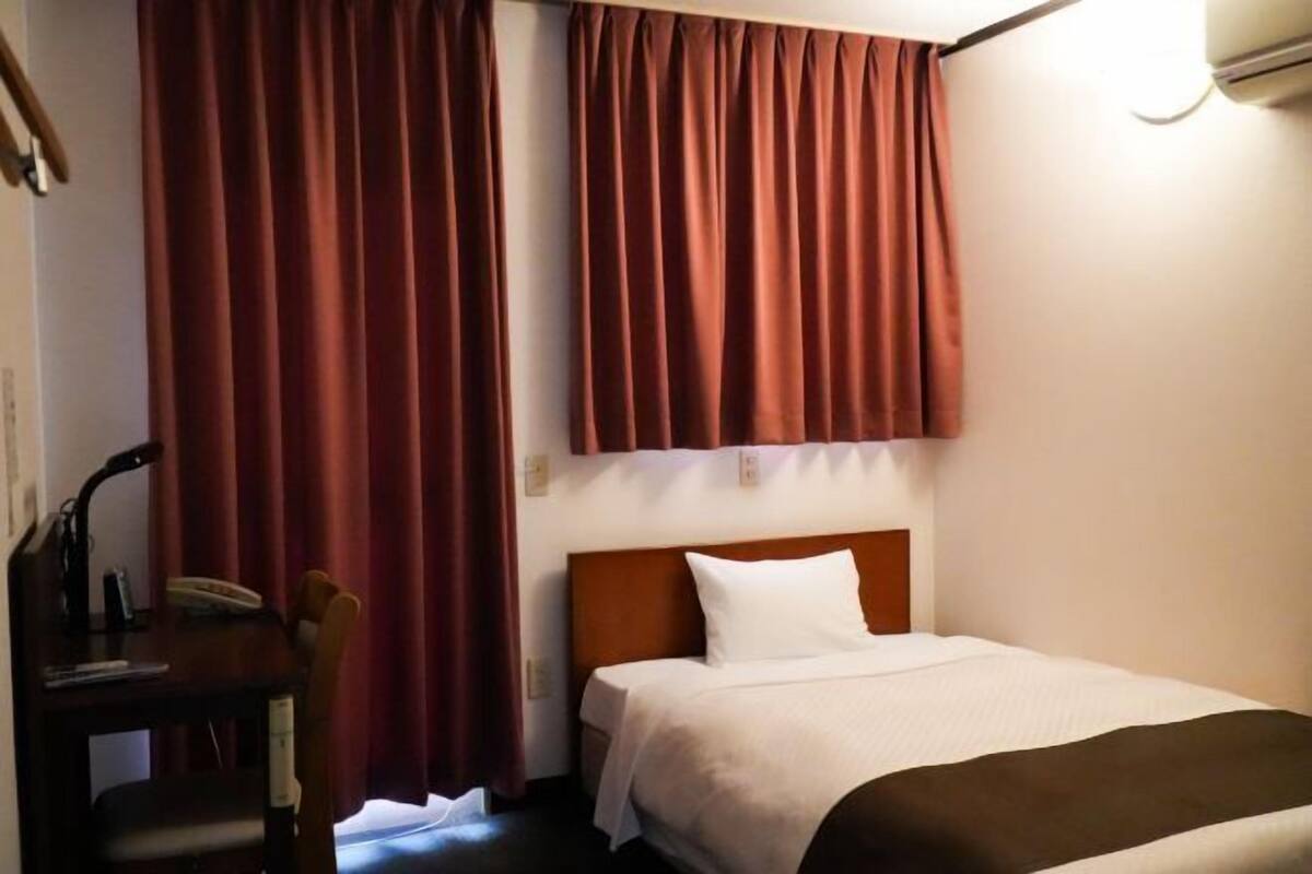 Cofre no quarto, secretária 