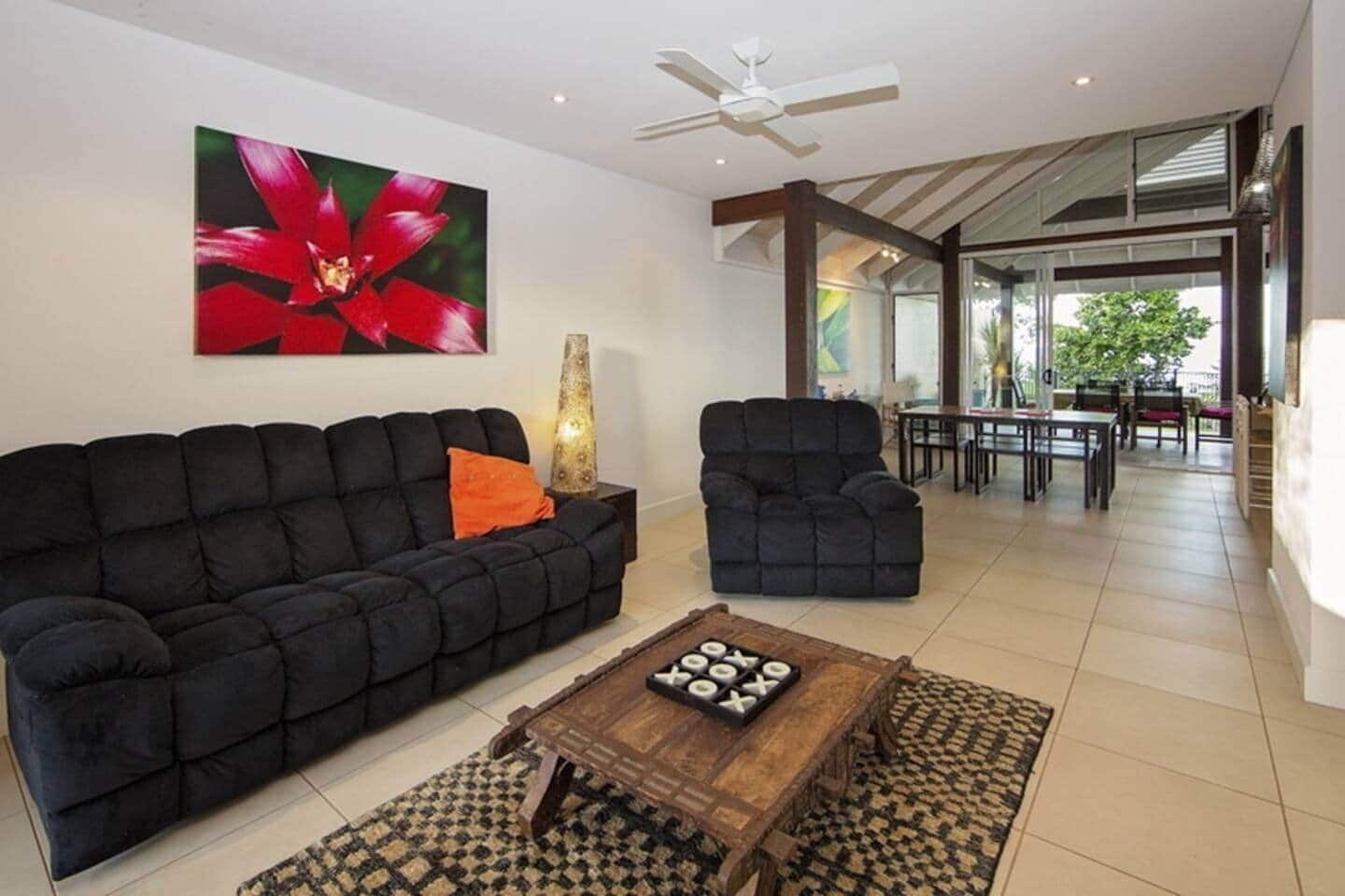 Fish On A Fence - Absolute Beachfront - Queensland