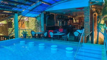 Bar à beira da piscina