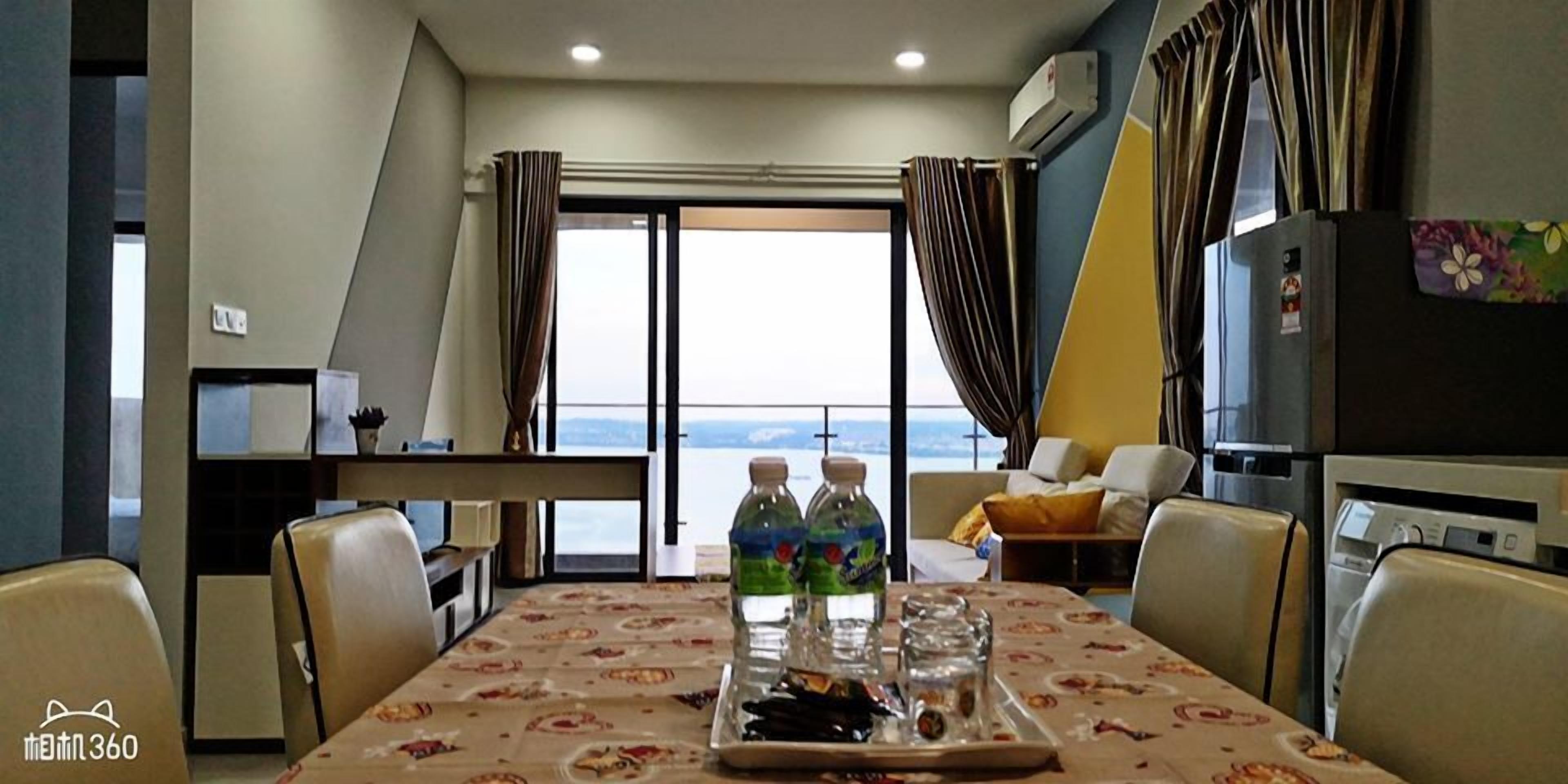 Suite Premium, 3 quartos (Family) | Sala de estar | TV de ecrã plano 