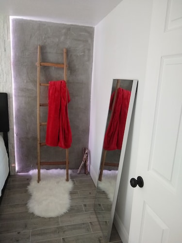 Exquisite Stay In Hyde Park | Soho With King Bed - Tampa