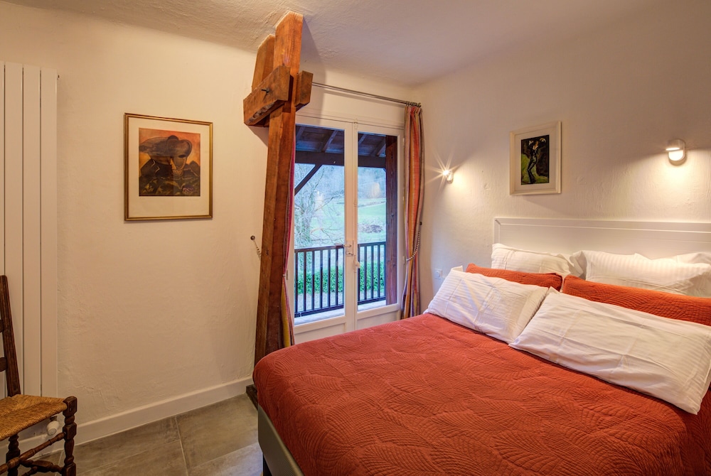 Maison D'architecte Sans Vis à Vis En Vallée D'ossau, Spa & Sauna, Parc 7000m2 - Laruns