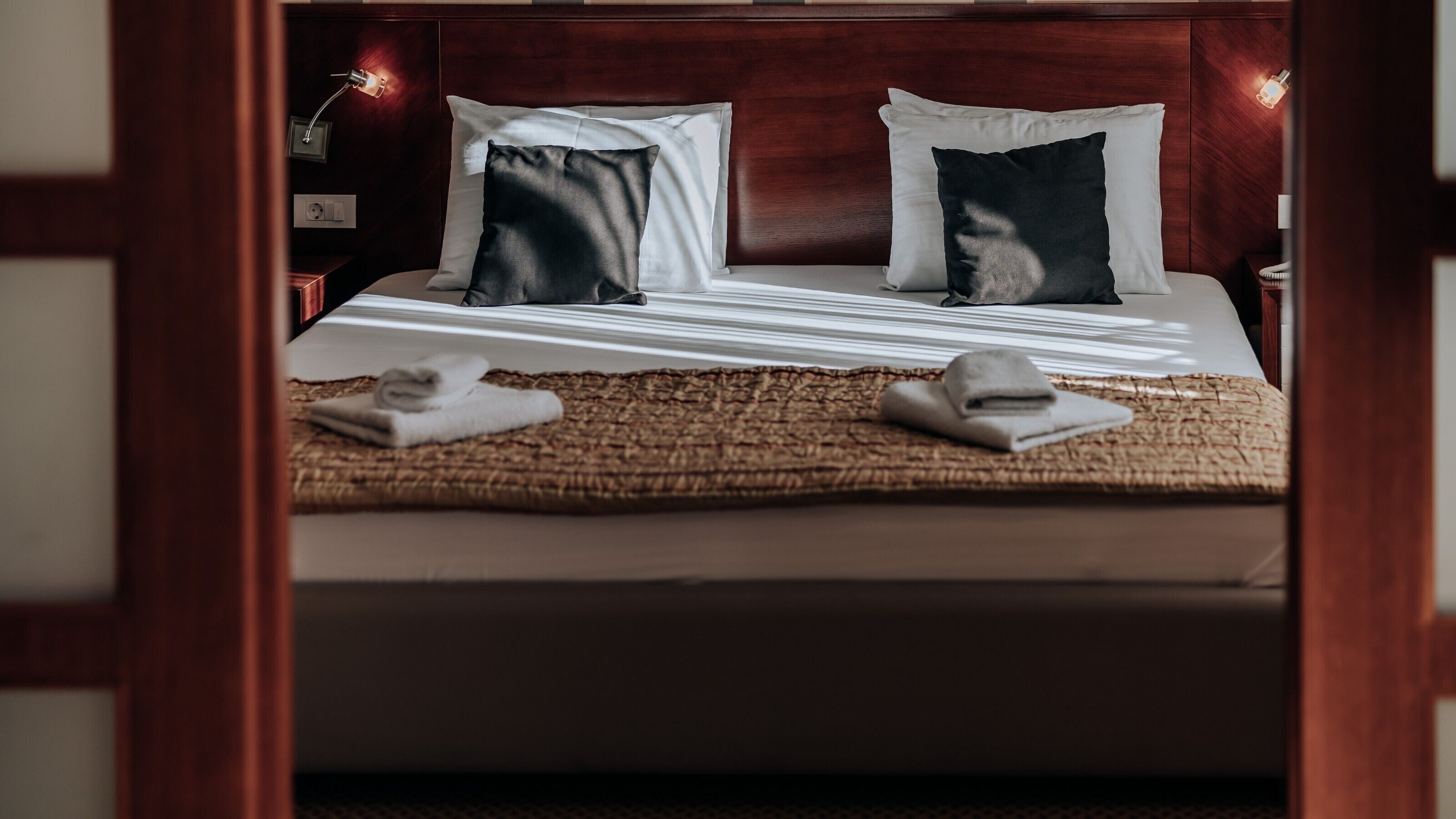 Apartamento Comfort | Cofre no quarto, secretária 