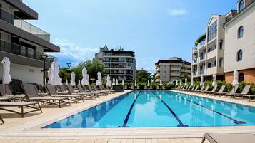 Piscina externa sazonal