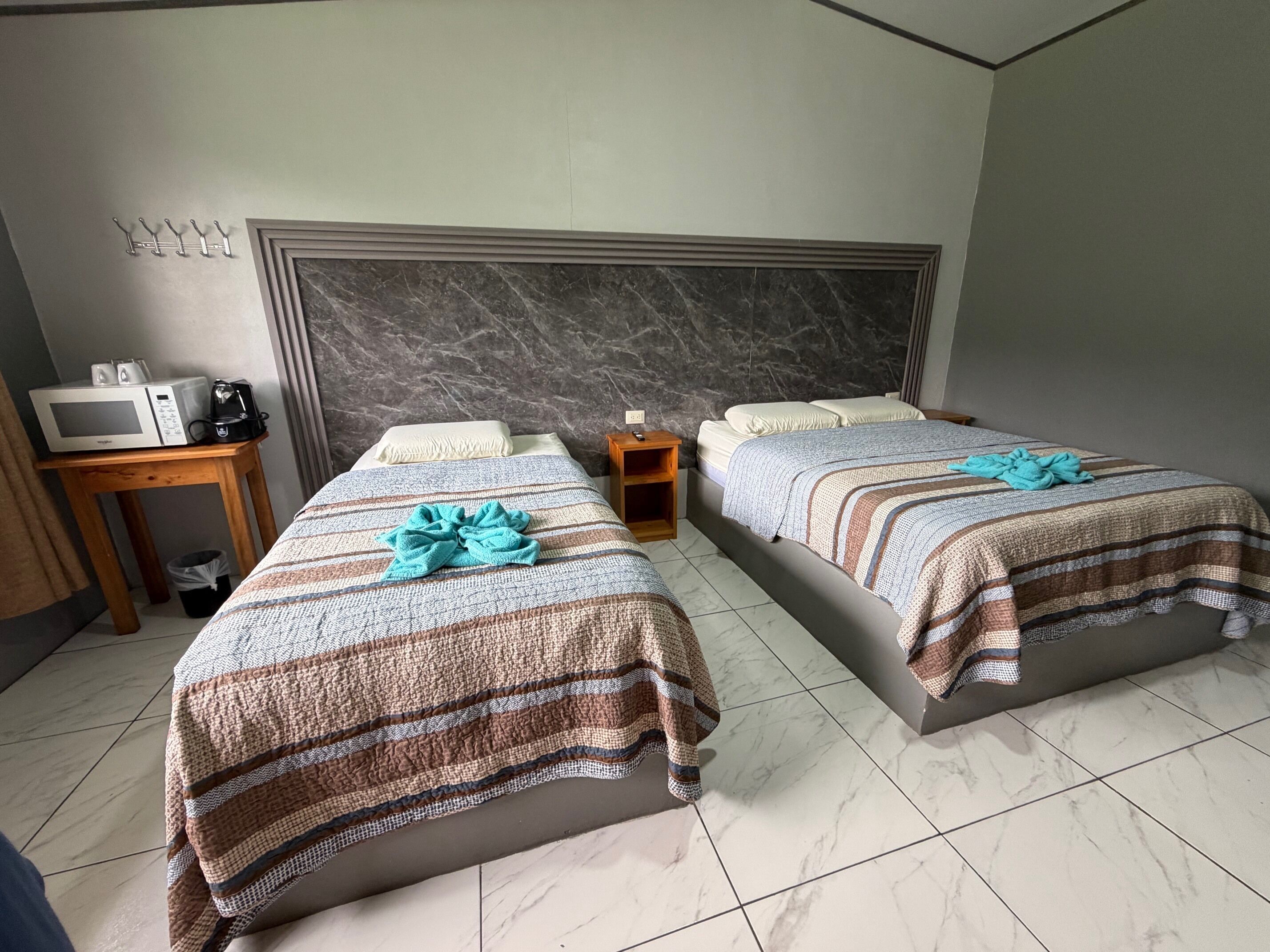 Quarto casal conforto | Cortinas blackout, Wi-Fi de cortesia, roupa de cama