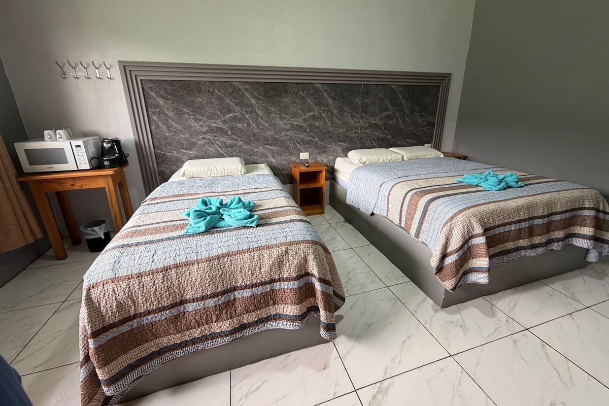 Quarto casal conforto | Cortinas blackout, Wi-Fi de cortesia, roupa de cama