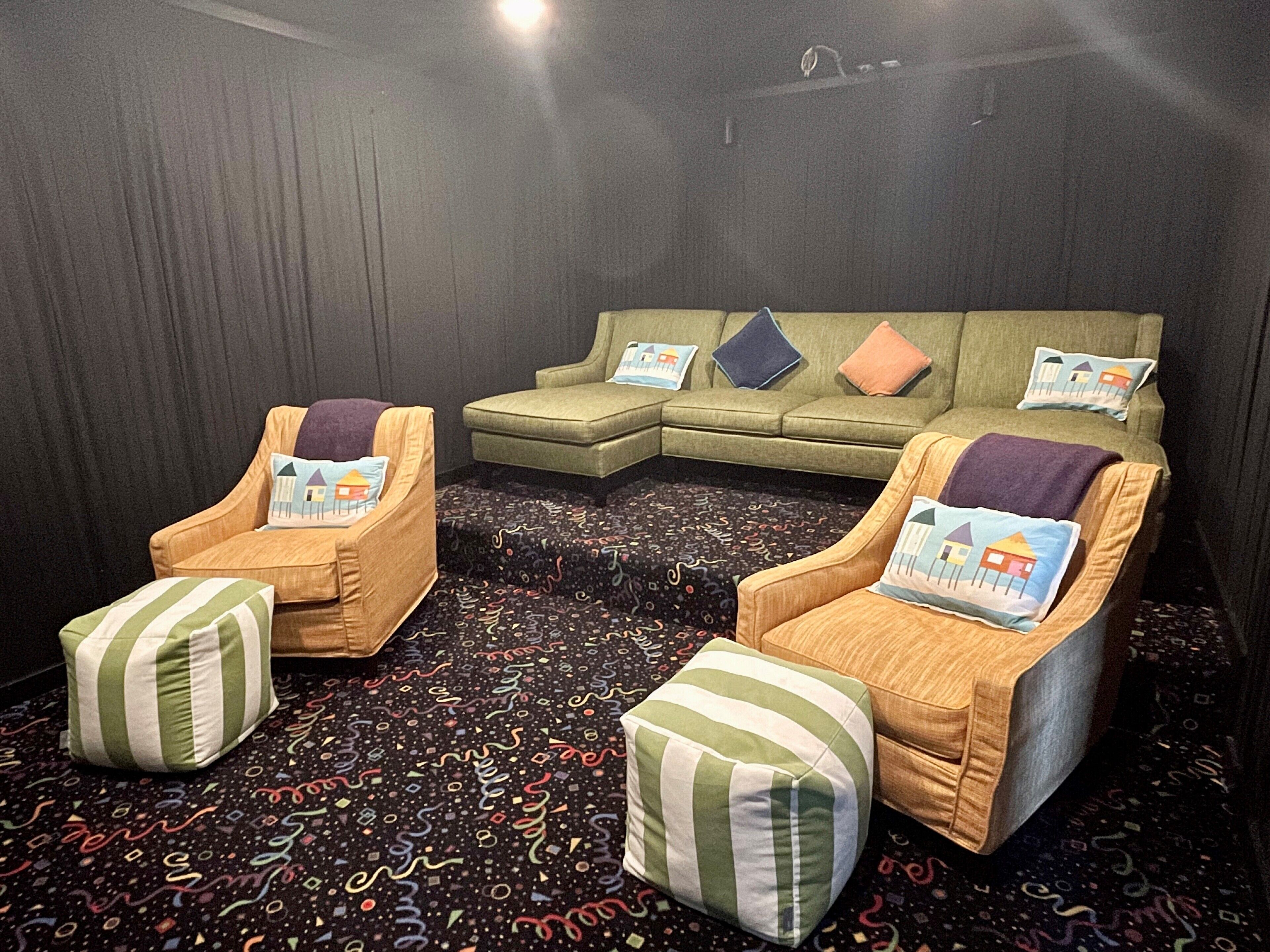 Bikini Bottom:  Pool, Hot Tub, Spacious And Professionally Decorated. - オクラコーク, NC