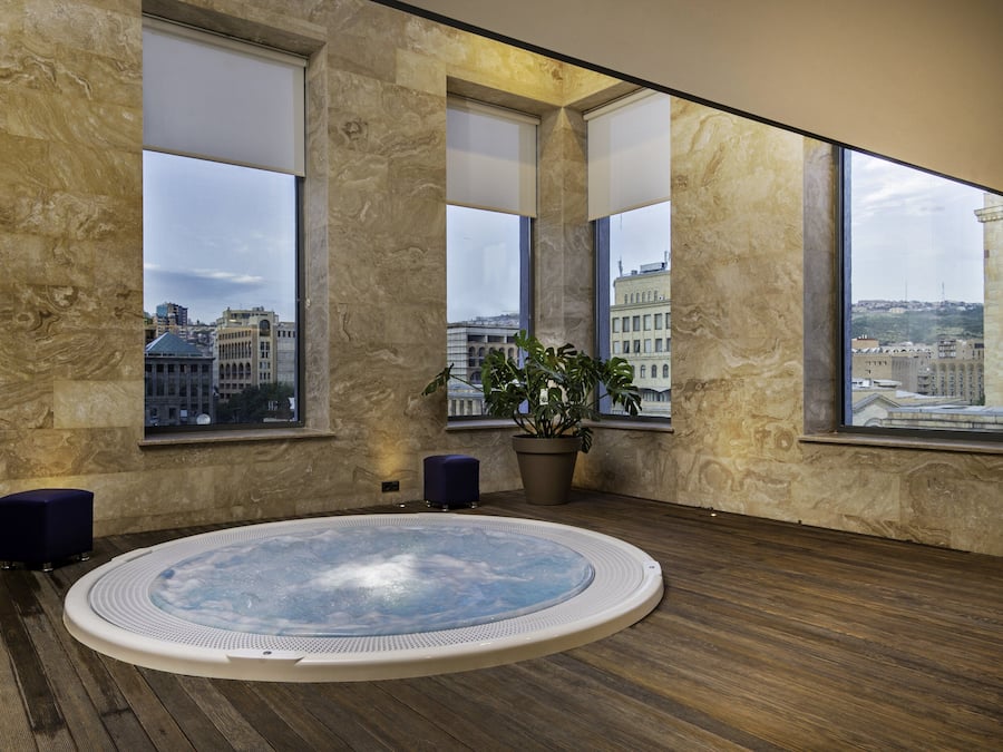 Piscina interior, da(s) 6:30 à(s) 22:30, espreguiçadeiras