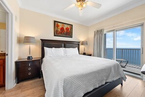 Apartamento em Condomínio Fechado, várias camas (Crystal Tower 1907) | 2 quartos, com decoração personalizada, com mobília individualizada 