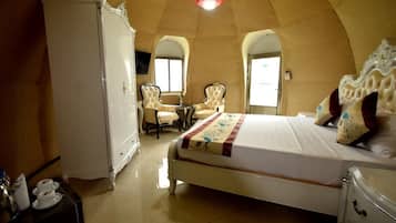 Quarto casal presidencial | Frigobar, cofres nos quartos, escrivaninha