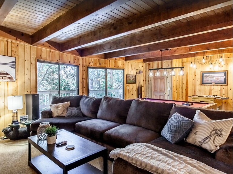 Spacious Blue Jay Cabin With Vaulted Ceilings! - San Bernardino, CA