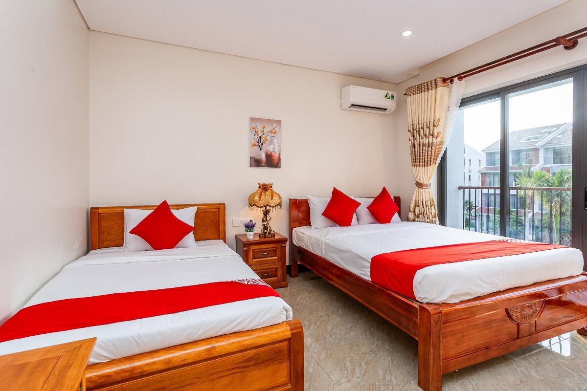 Quarto triplo família | Individualmente decorados, individualmente mobiliados, escrivaninha