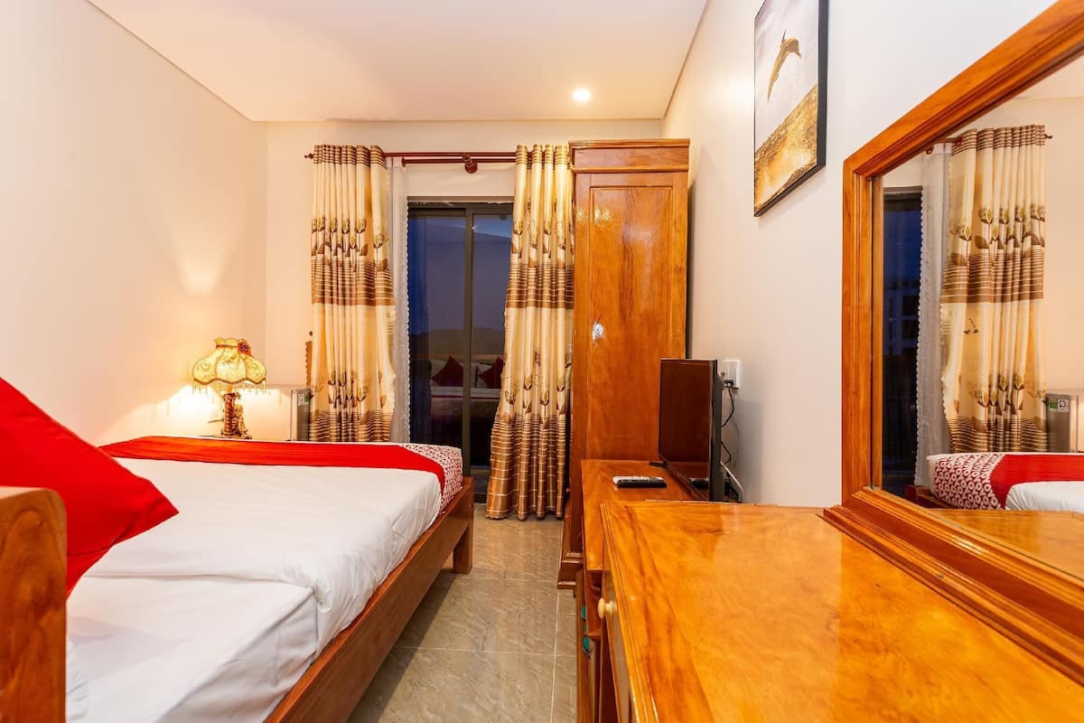 Quarto solteiro básico | Individualmente decorados, individualmente mobiliados, escrivaninha