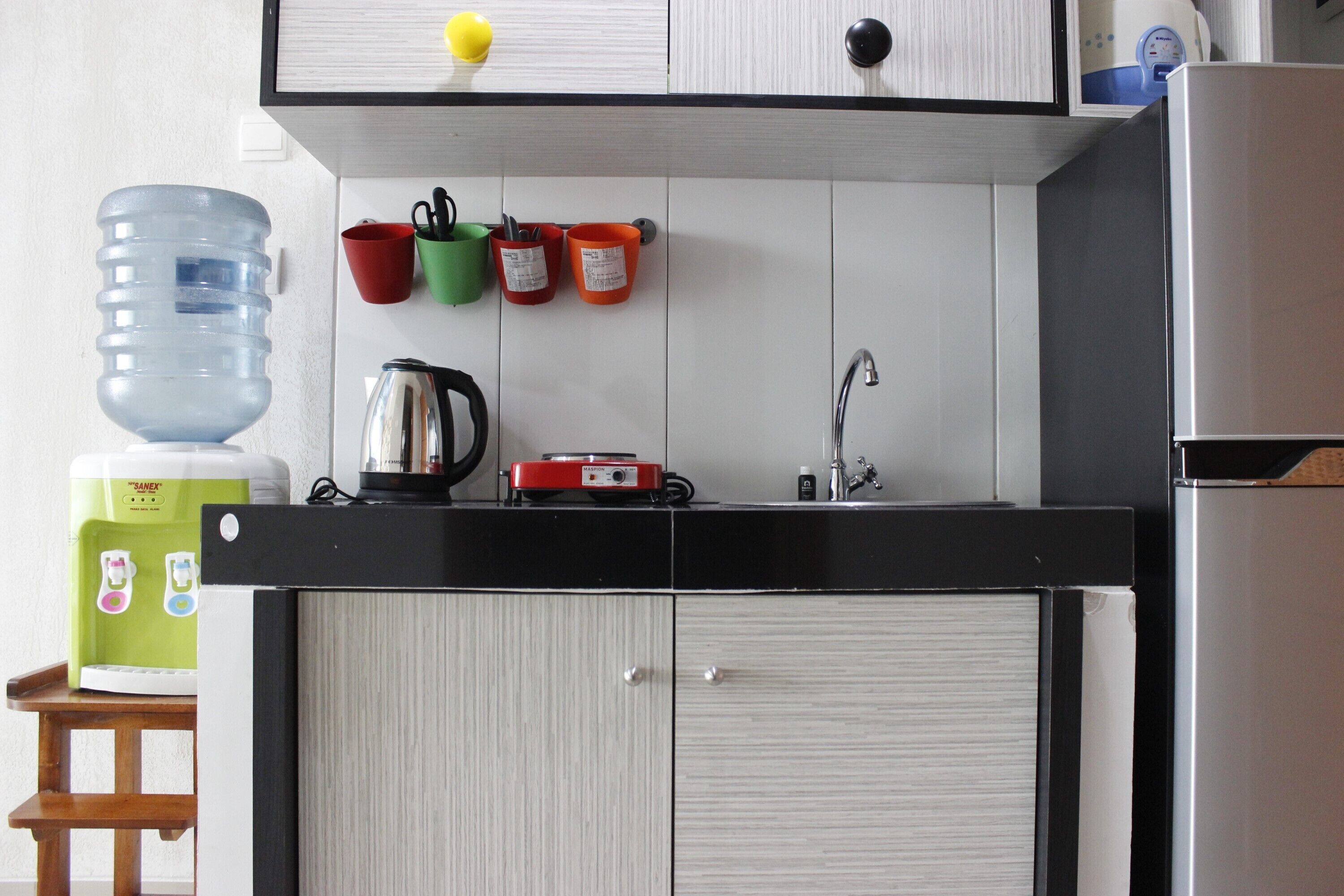 Quarto | Cozinha privada | Geladeira, cooktop, talheres/pratos/utensílios de cozinha