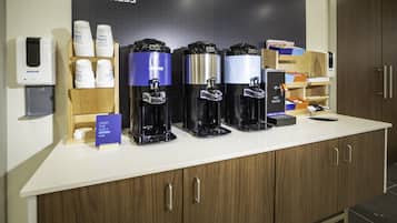 Café da manhã com buffet grátis todos os dias