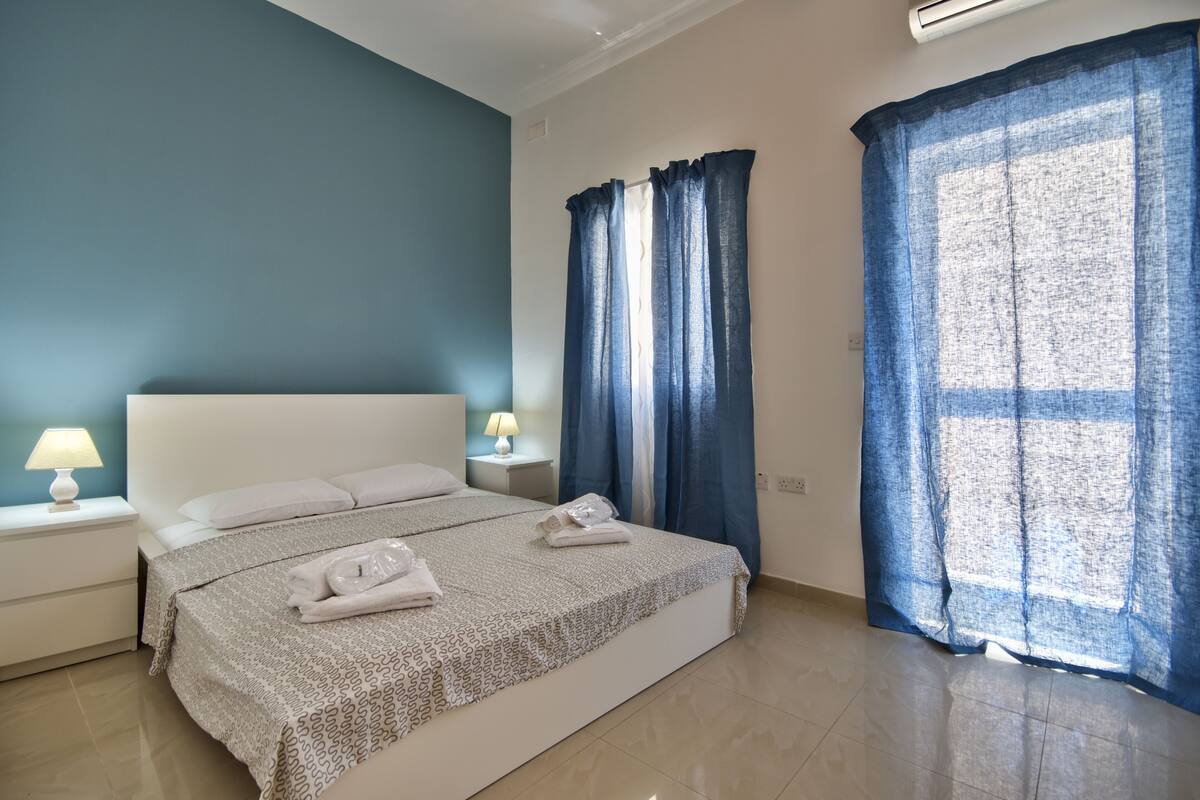 1 quarto, Wi-Fi de cortesia, roupa de cama