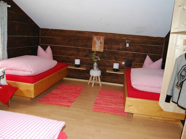 Schönes Alleinstehendes Ferienhaus Mit W-lan, Tv, Innenhof, Haustiere Erlaubt Und Parkplatz - Hippach