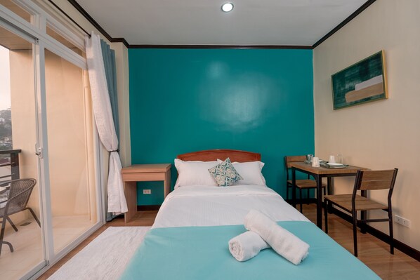 Apartamento Superior, várias camas, não fumadores, varanda | Wi-fi grátis, roupa de cama fornecida 