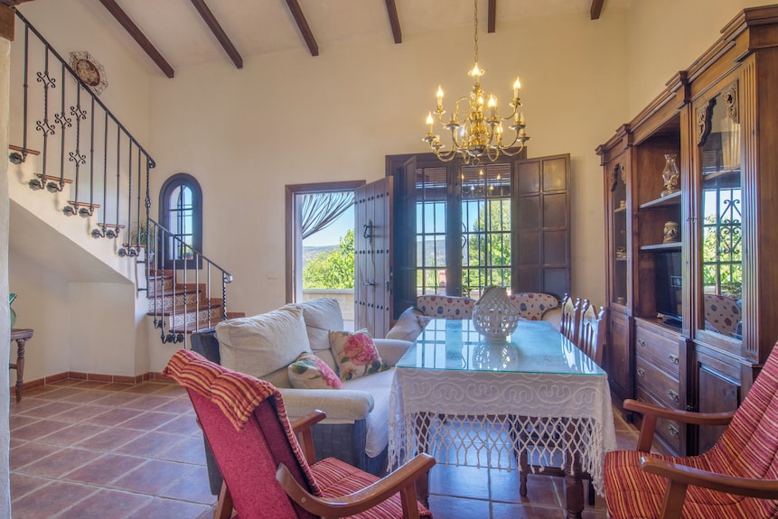 Casa De Vacaciones Villa Victoria Con Jardín, Piscina De Agua Salada, Terraza Y Wi-fi - Pet Friendly - Setenil de las Bodegas