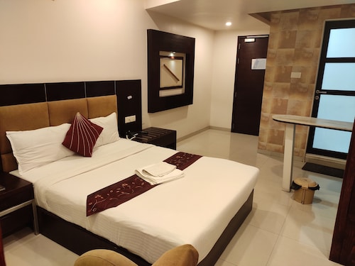 Hotel West Inn-near Mumbai International Airport - 뭄바이