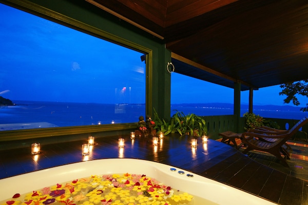 Imperial Jacuzzi Room | 1 quarto, cofres nos quartos, individualmente decorados, escrivaninha