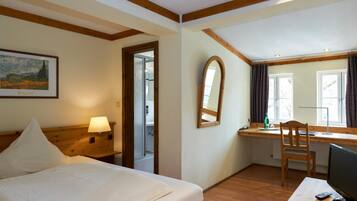 Roupas de cama antialérgicas, escrivaninha