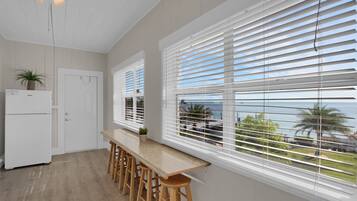 Suite-Estúdio Standard, 1 quarto, cozinha (Room 10 Sleeps 6) | Com decoração personalizada, com mobília individualizada