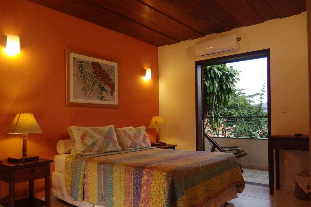 Quarto Duplo de Luxo, casa de banho anexa, vista para o jardim | Minibar, ferro/tábua de engomar, camas desdobráveis, Wi-fi grátis 