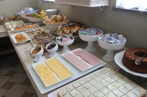 Pequeno-almoço tipo buffet diário incluído 