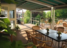 Pequeno-almoço tipo buffet diário (75 DKK por pessoa) 