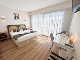 Quarto casal superior, sacada | Roupas de cama premium, individualmente decorados
