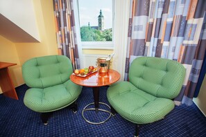 Quarto Duplo | Roupa hipoalergénica, cofre no quarto, secretária 