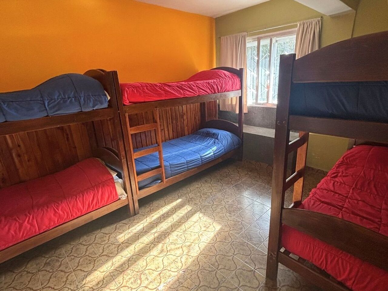 Dormitório compartilhado, em dormitório misto, banheiro compartilhado (6 People) | Escrivaninha, Wi-Fi de cortesia, individualmente decorados