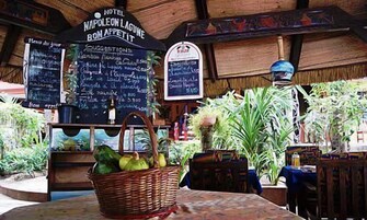 Culinária internacional, restaurante ao ar livre 