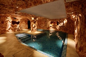 2 piscinas interiores, espreguiçadeiras 