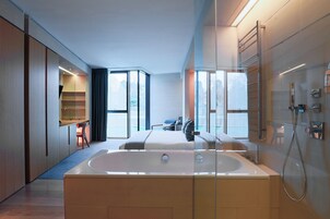 Quarto casal executivo | Banheiro | Produtos de toalete grátis, secador de cabelo, toalhas de banho