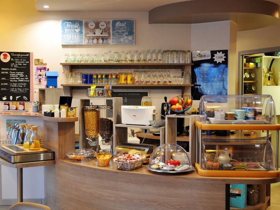 Pequeno-almoço tipo buffet diário (9 EUR por pessoa)