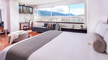 Quarto Superior, 1 cama queen-size | Roupa hipoalergénica, edredões de penas, camas de colchão viscoelástico