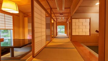 3 restaurantes, café da manhã, culinária japonesa