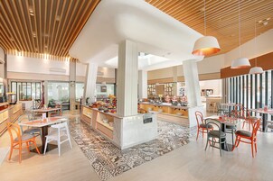 Café da manhã, almoço e jantar