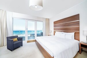 Kurhaus Suite | Roupas de cama premium, frigobar (abastecido com itens grátis)