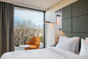 Quarto Superior | Roupa de alta qualidade, cofre no quarto, secretária 