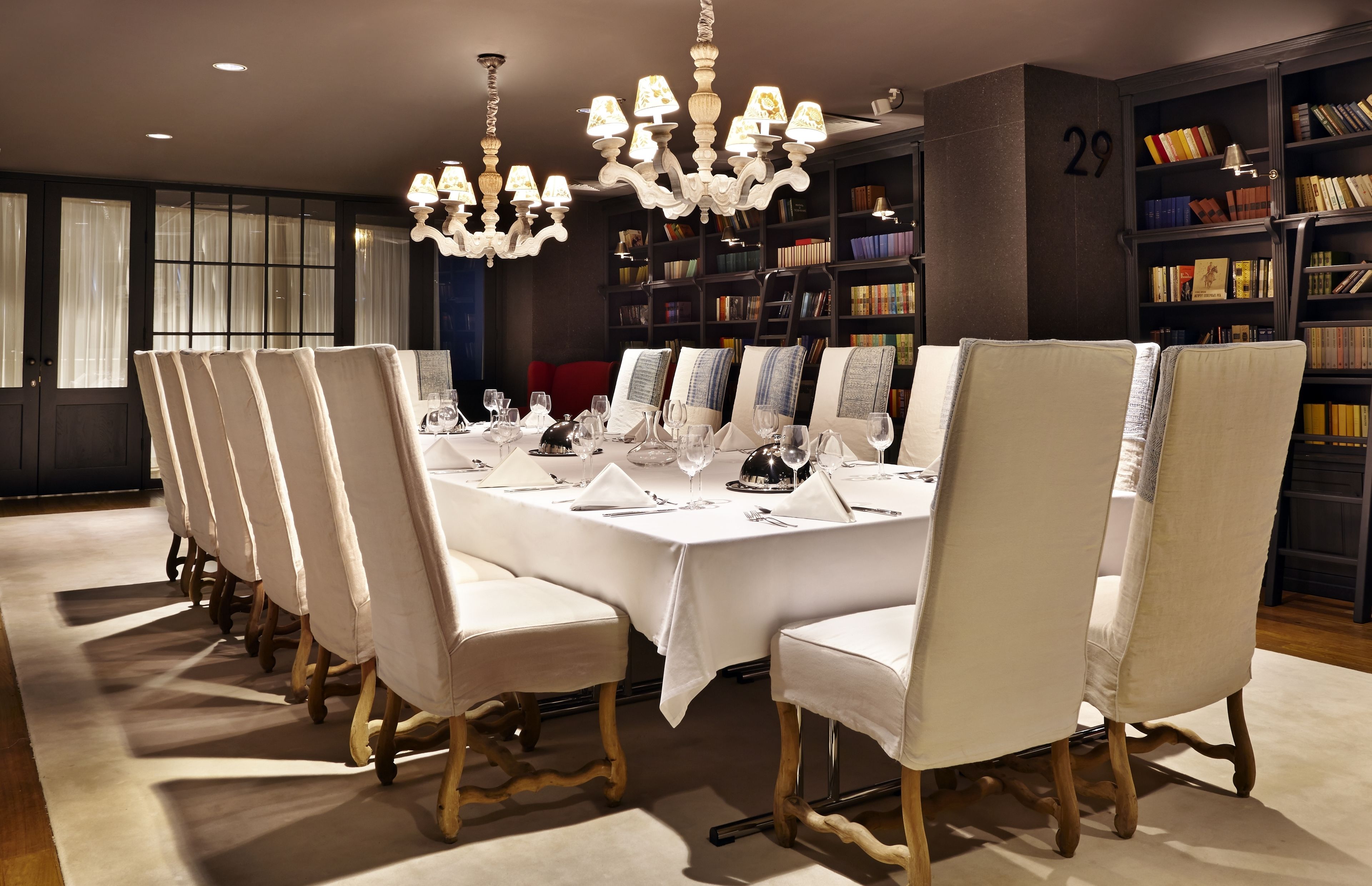 Pequenos-almoços, almoços, jantares servidos, cozinha internacional 