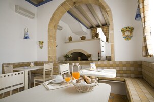 Pequeno-almoço tipo buffet diário incluído 