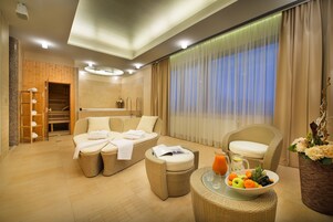 Sauna, banheira de hidromassagem, banho turco, massagens 