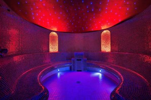 Sauna, banheira de hidromassagem, banho turco, massagens 