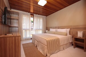 Quarto Standard | Minibar, cofre no quarto, secretária, cortinas/cortinados opacos